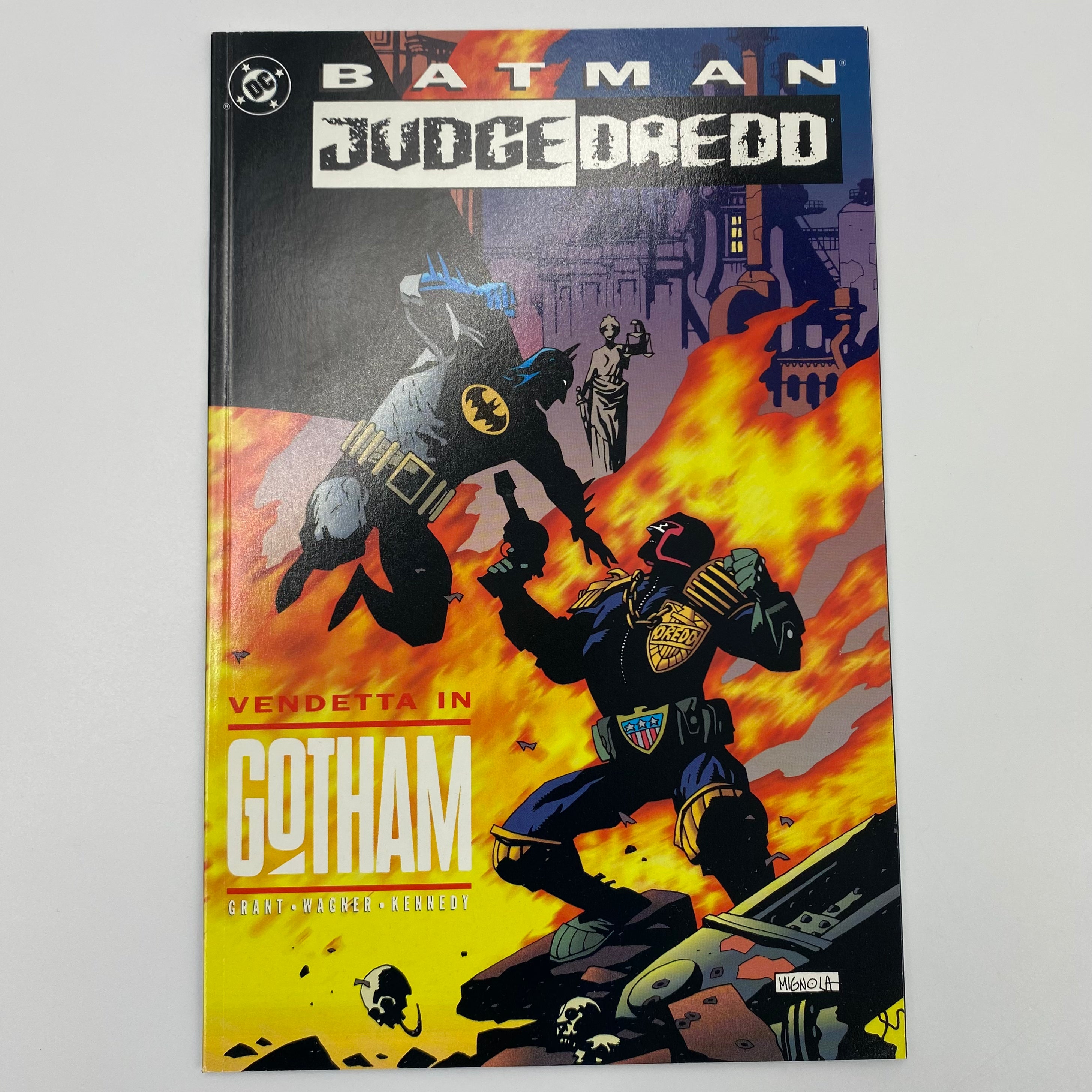 Batman Judge Dredd Vendetta in Gotham (1993) DC (FN+) – Mom and Pop ...